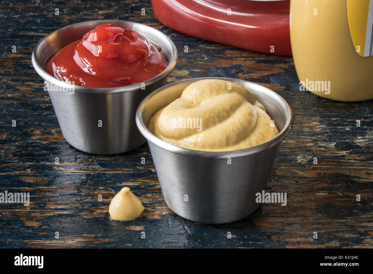 ketchup and mustard Stock Photo - Alamy