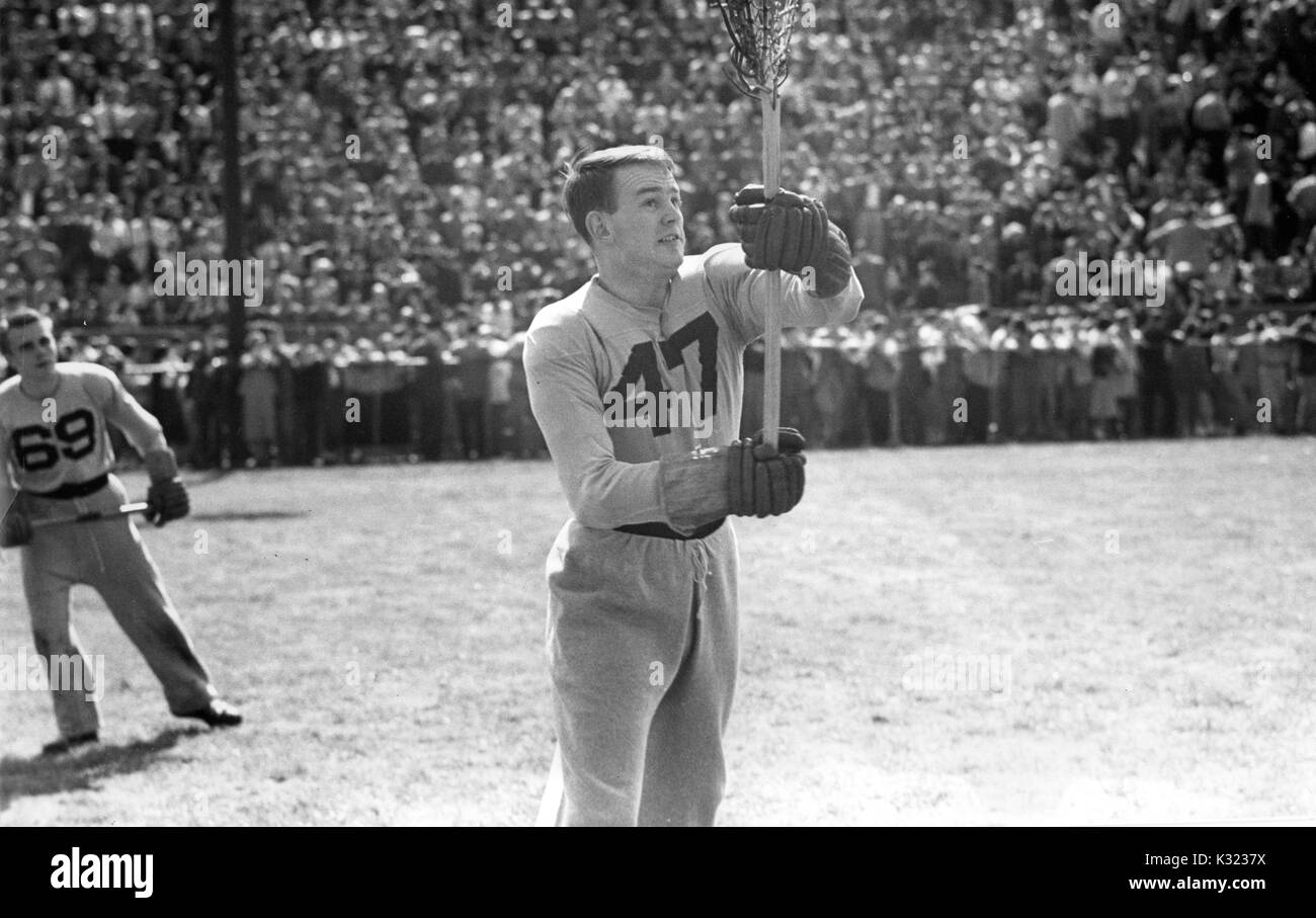 Crowd people from behind Black and White Stock Photos & Images - Alamy