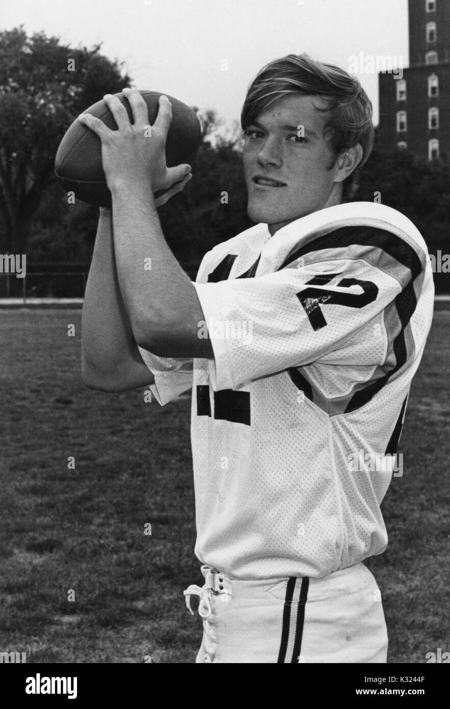 Archival american football player hi-res stock photography and images ...
