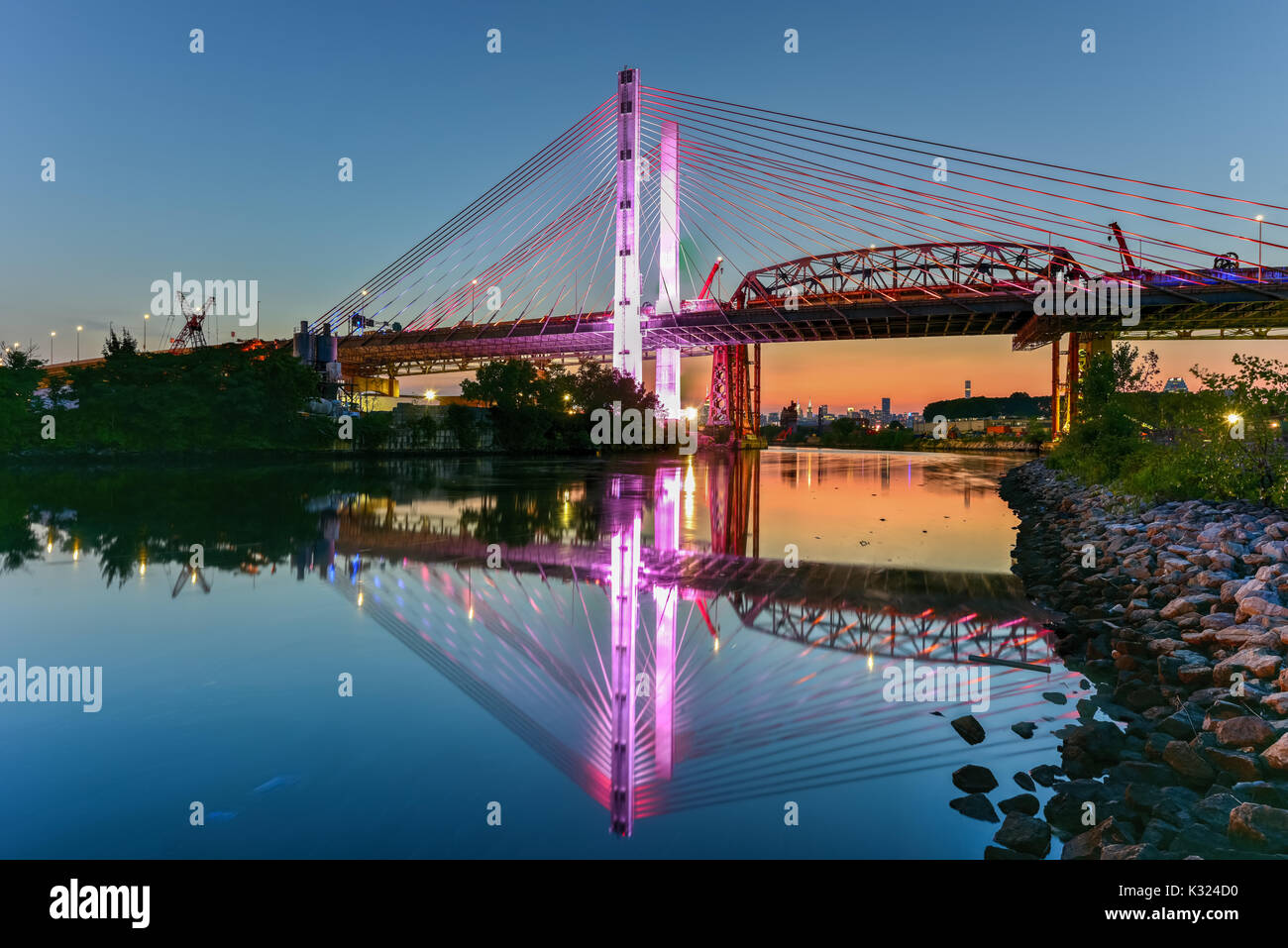New and old Kosciuszko bridges joining Brooklyn and Queens in New York ...