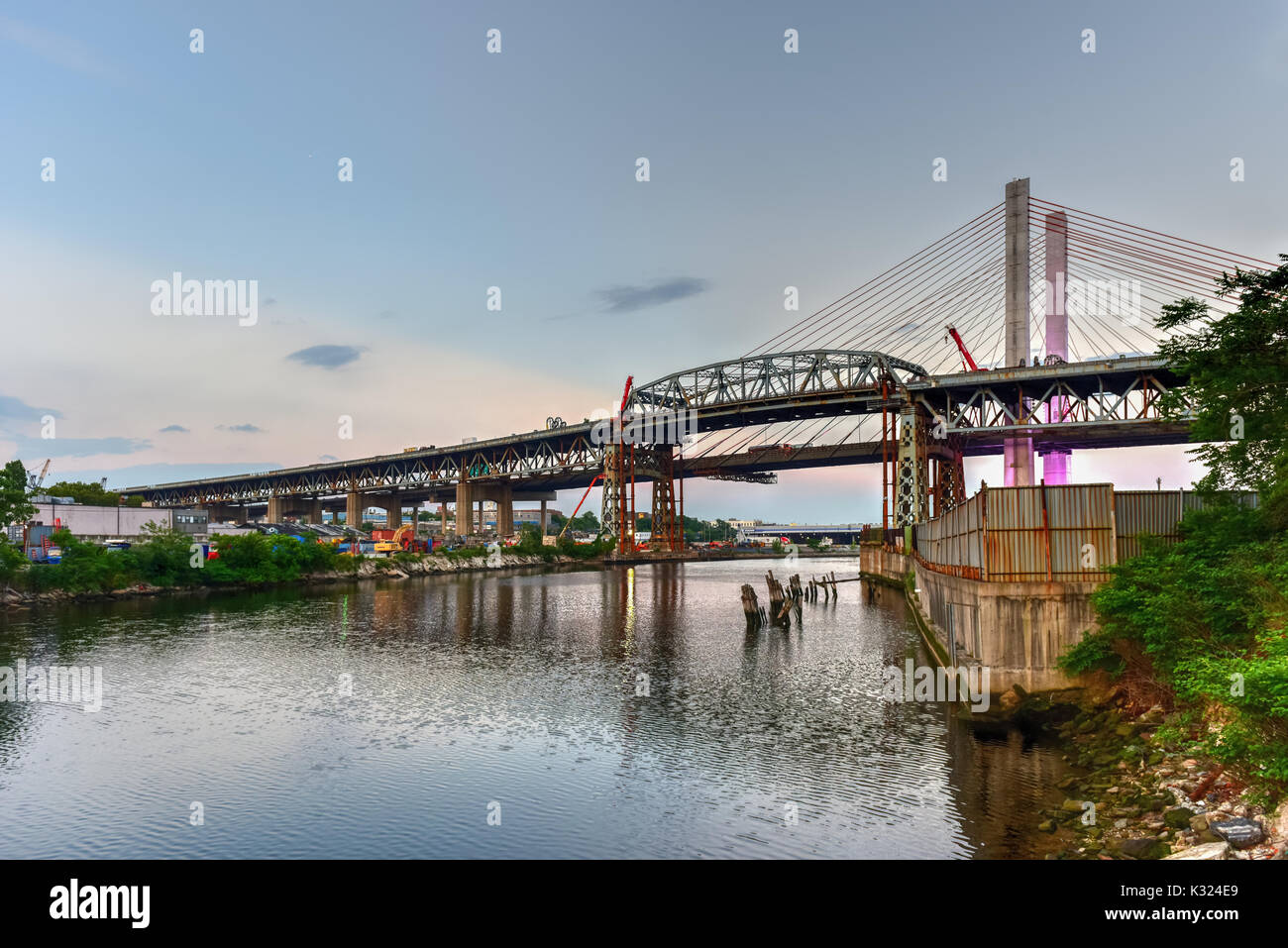New and old Kosciuszko bridges joining Brooklyn and Queens in New York ...