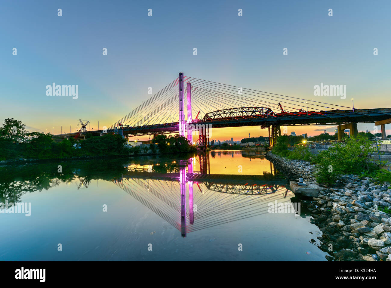 New and old Kosciuszko bridges joining Brooklyn and Queens in New York ...