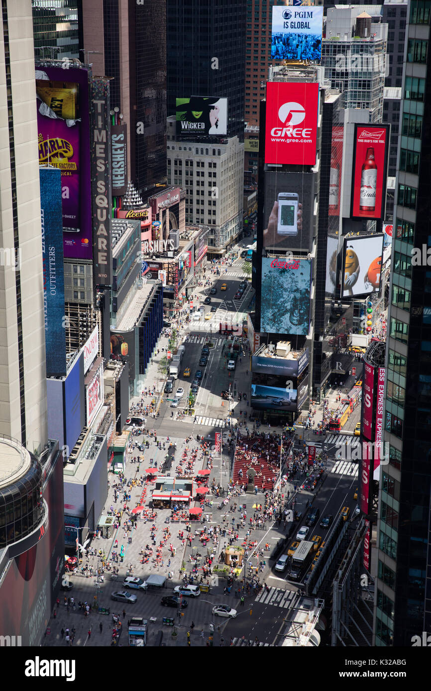 Times square rush hour High Resolution Stock Photography and Images - Alamy