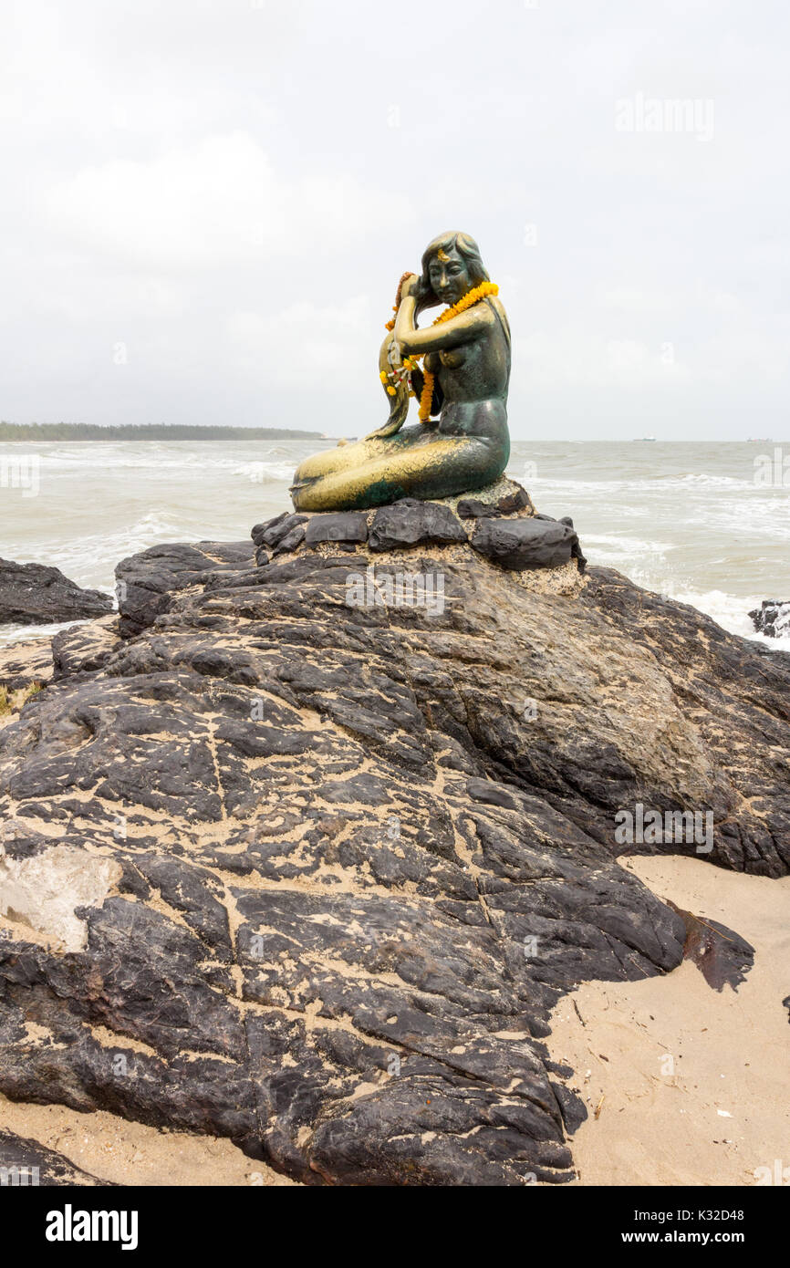 Golden mermaid statue, Samila beach, Songkhla, Thailand Stock Photo - Alamy