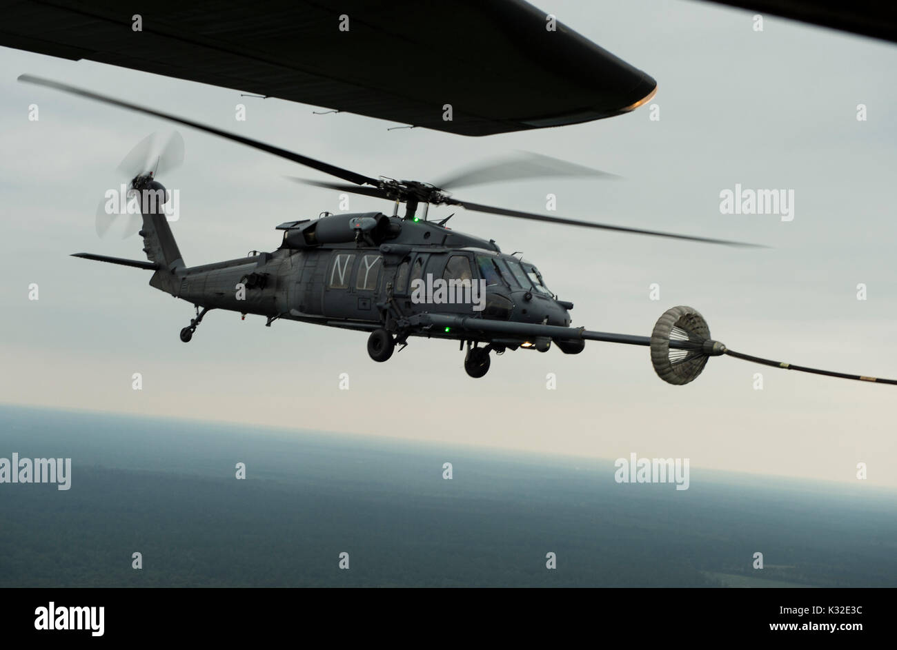 Helicopter refueling hi-res stock photography and images - Alamy