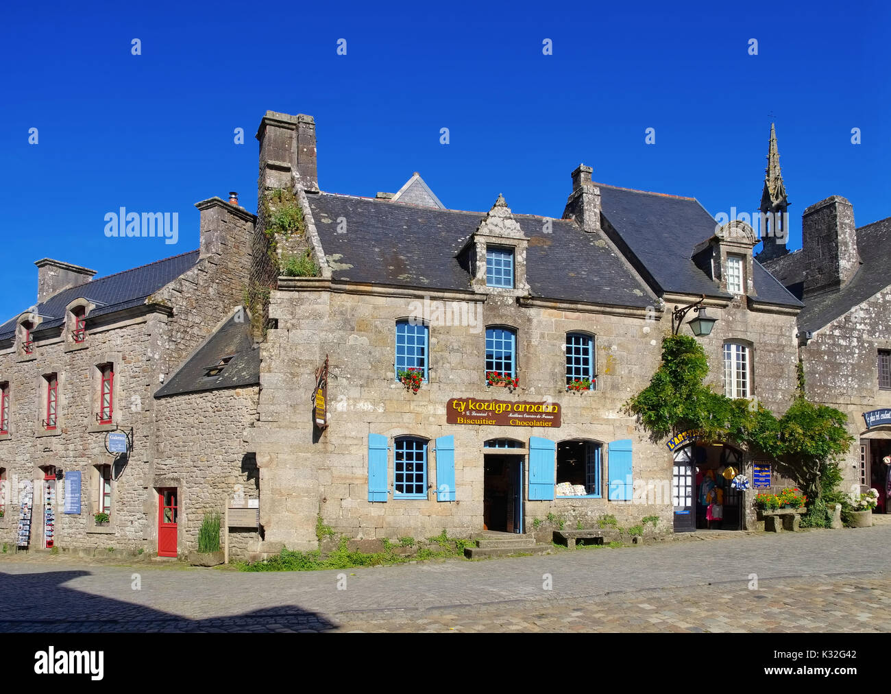 Medieval village locronan hi-res stock photography and images - Alamy