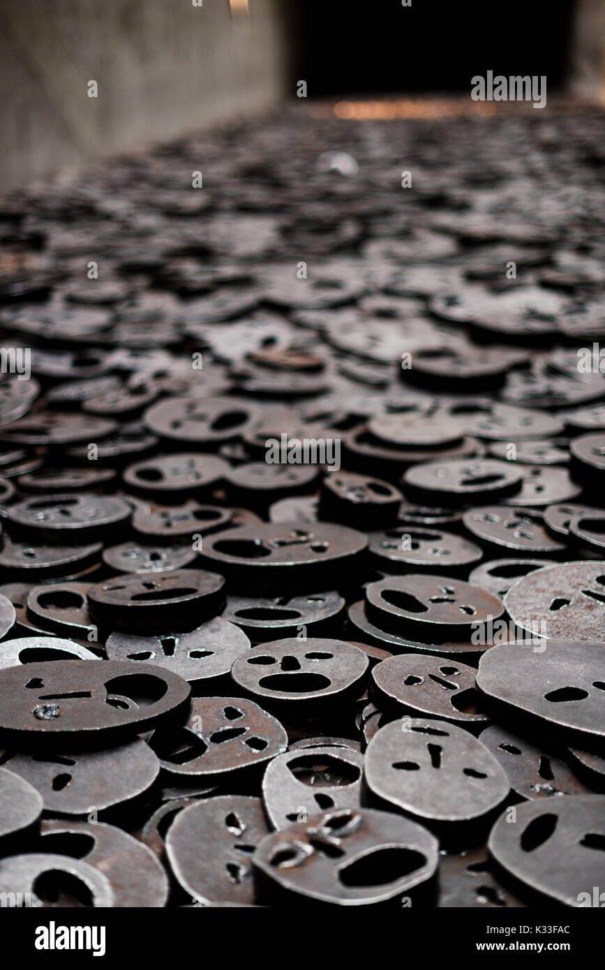 Shalechet (Fallen Leaves) installation at the Jewish Museum (Jüdisches ...