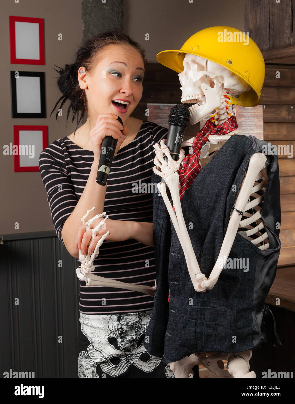 Singing Skeleton High Resolution Stock Photography and Images - Alamy