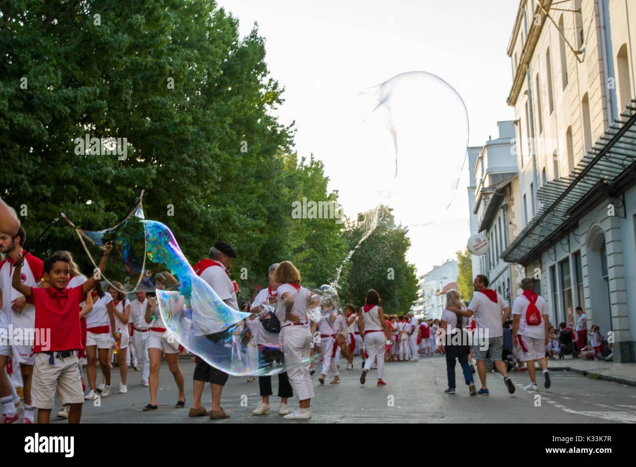 Basque people traditional dress hi-res stock photography and images - Alamy