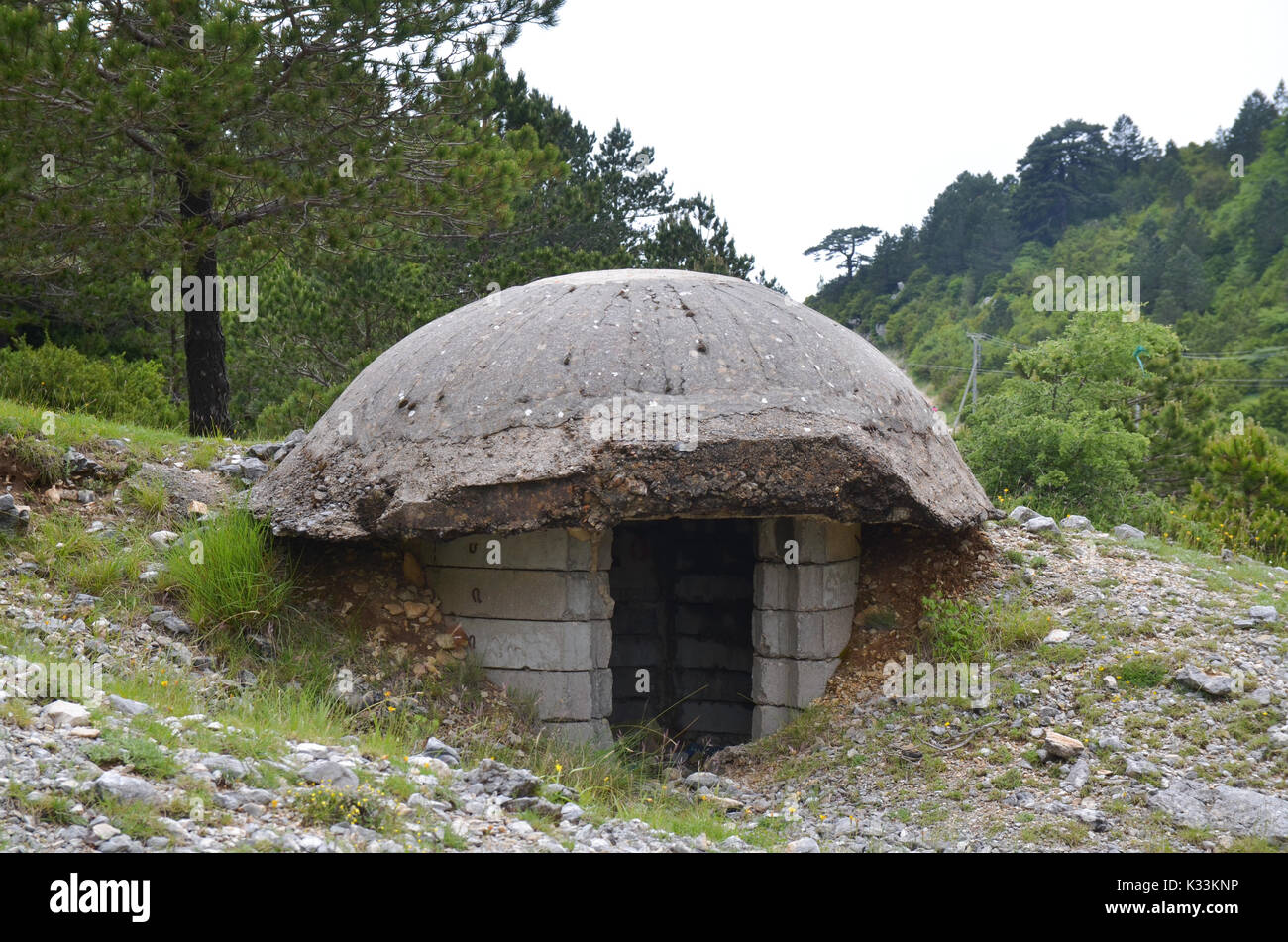 Bunker concrete hi-res stock photography and images - Alamy