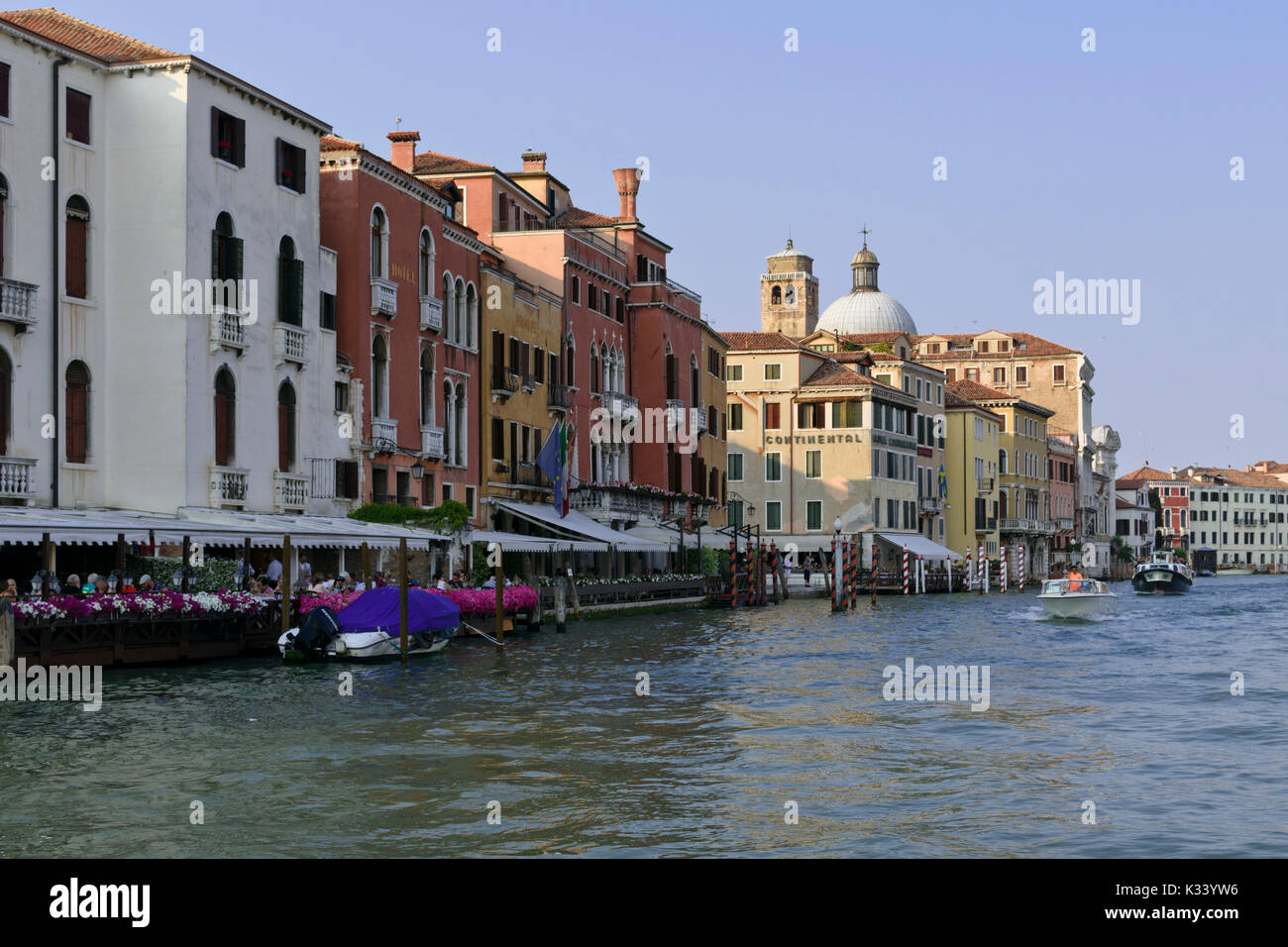 Venice canal building hi-res stock photography and images - Alamy