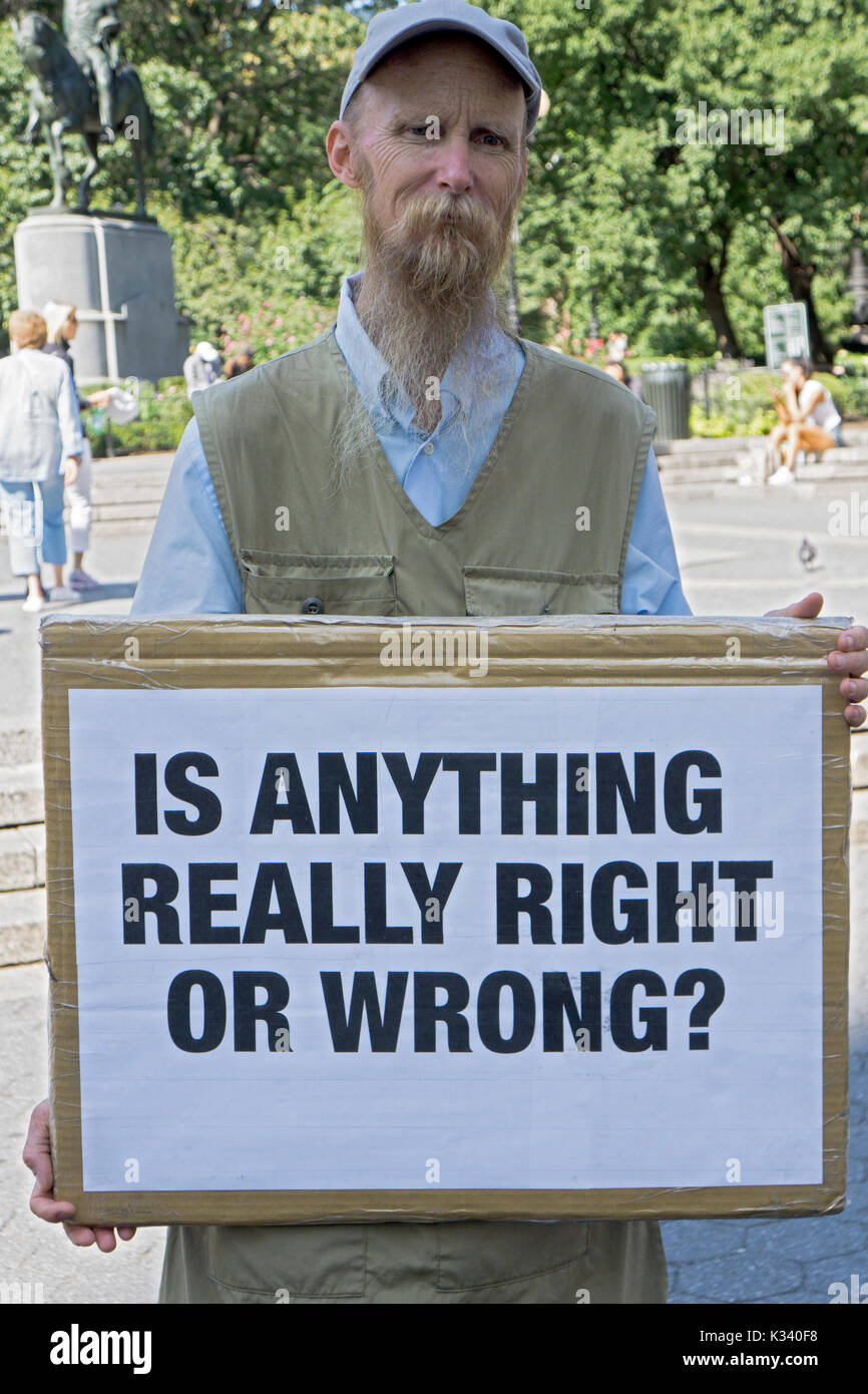 Right wrong sign hi-res stock photography and images - Alamy