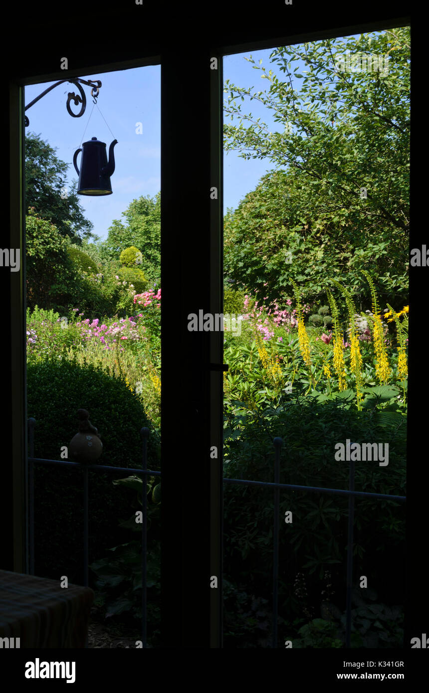Perennial garden hi-res stock photography and images - Alamy
