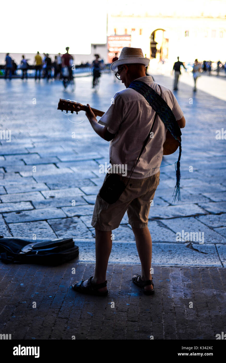 Lone busker hi-res stock photography and images - Alamy