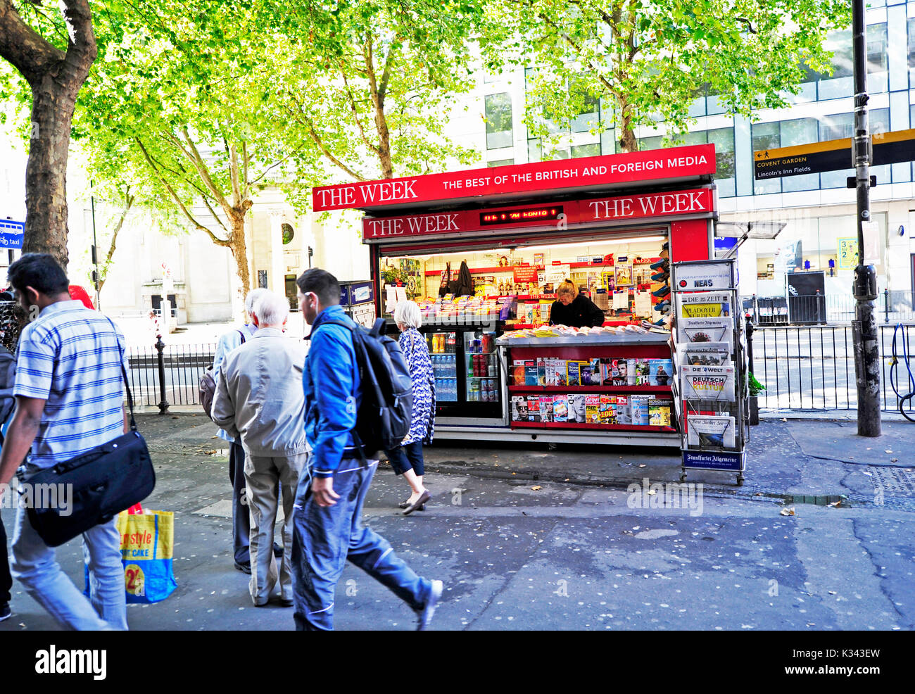 Magazine stand hi-res stock photography and images - Alamy