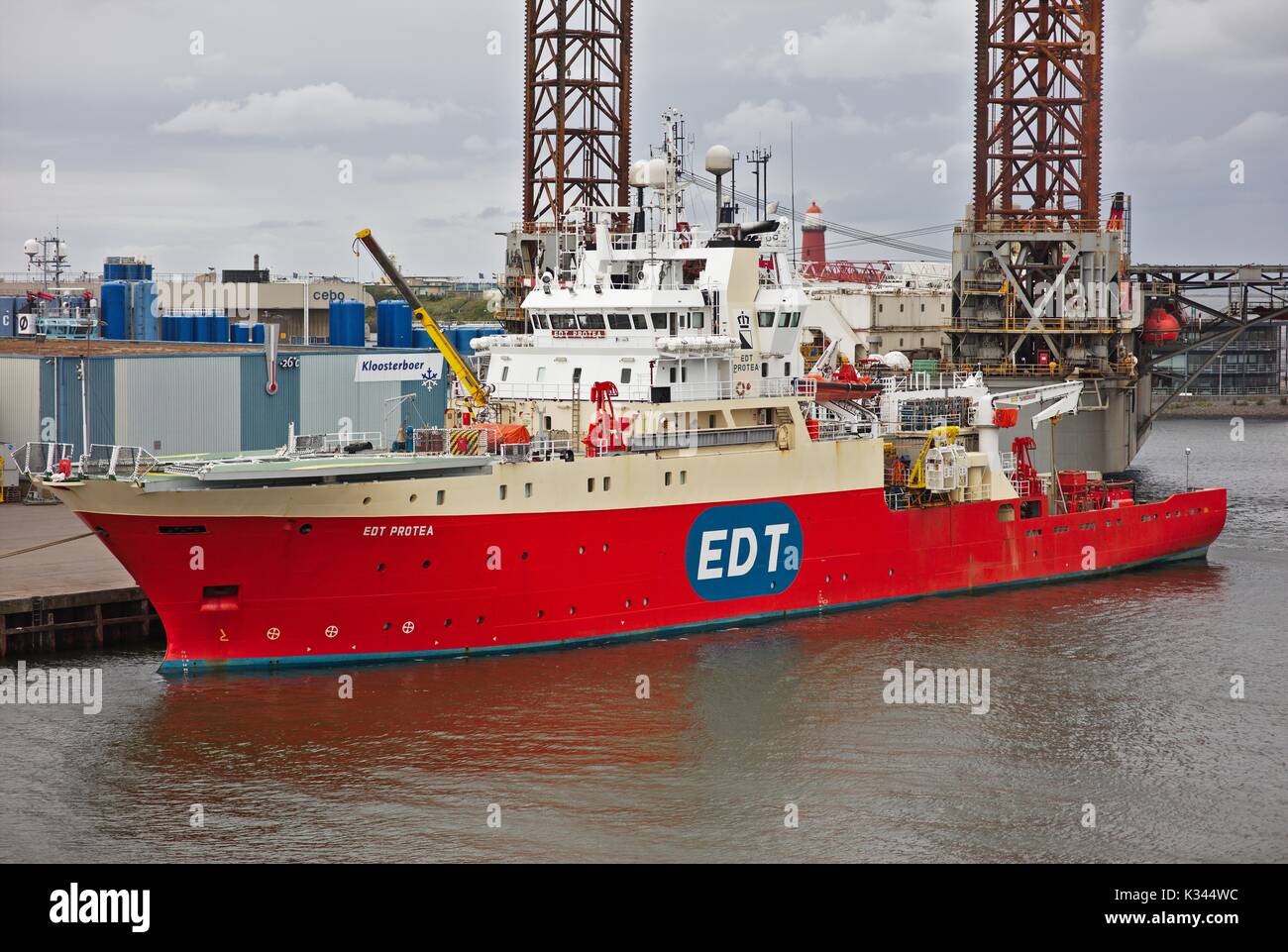 Oil exploration boat survey hi-res stock photography and images - Alamy