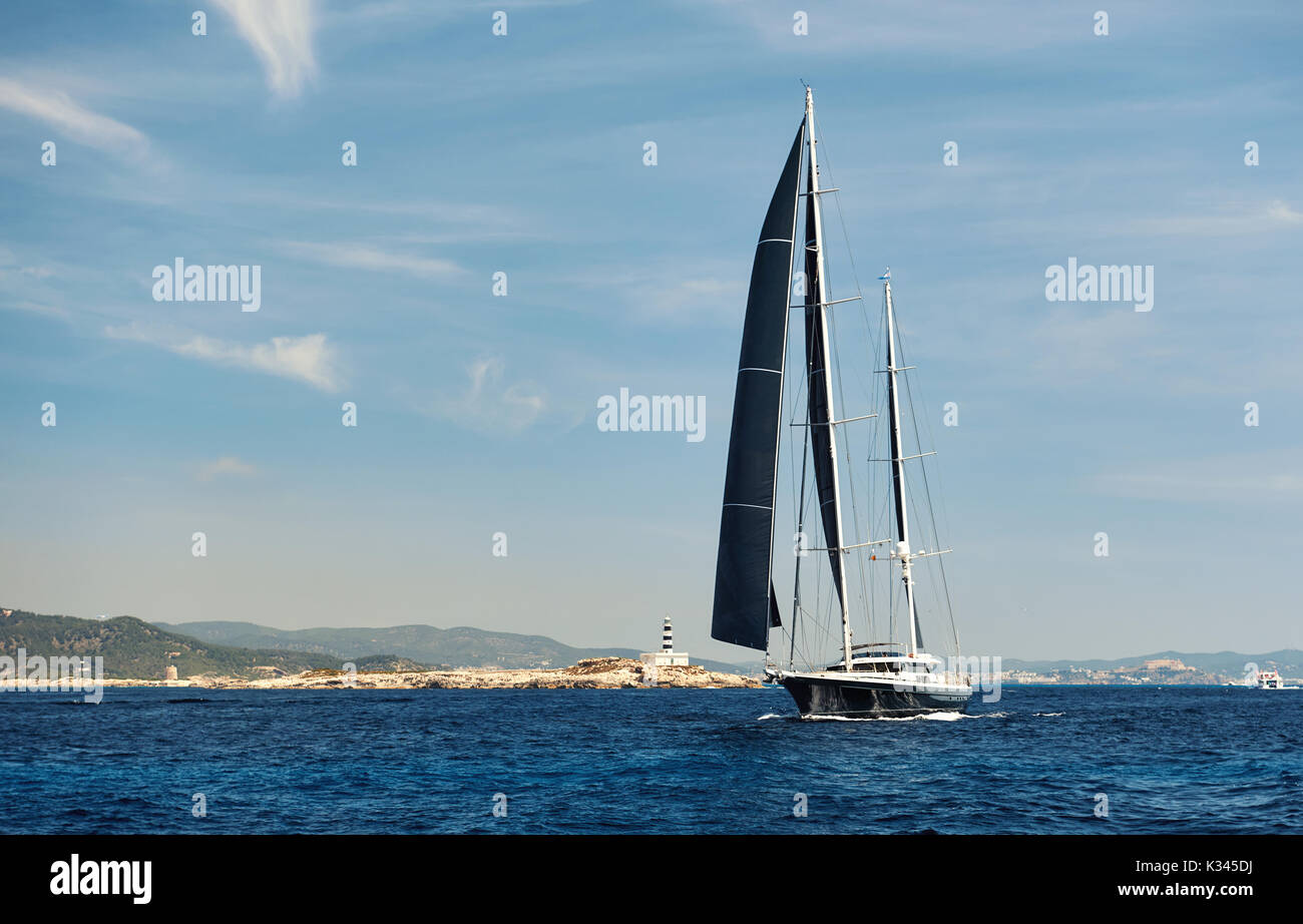 Two masted ship hi-res stock photography and images - Alamy