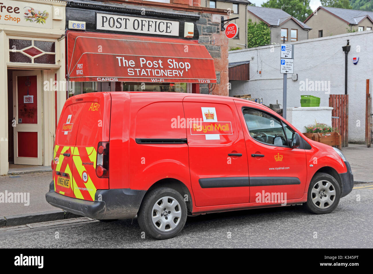 Royal post van hi-res stock photography and images - Alamy