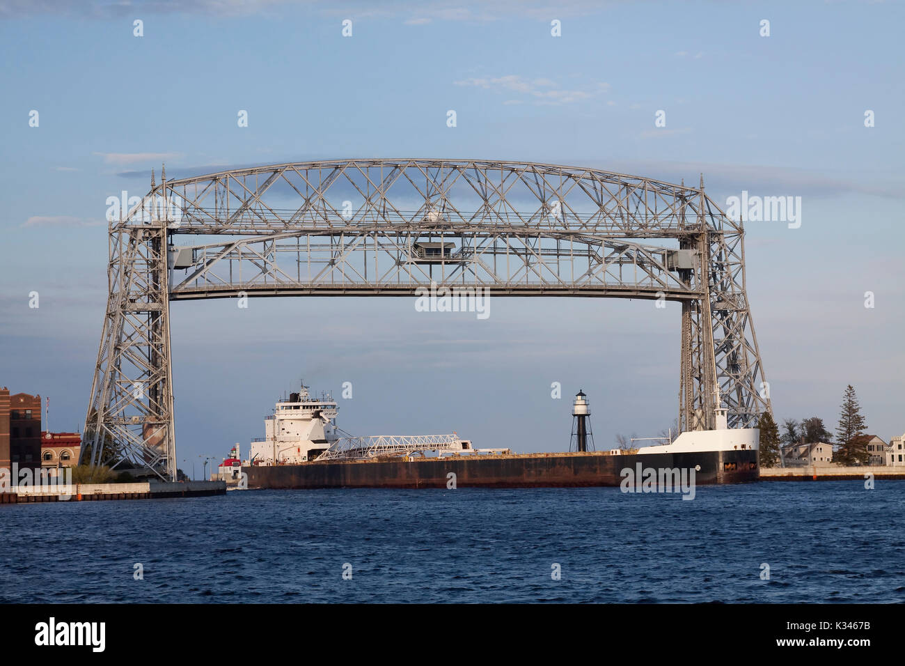 Draw bridge ship hi-res stock photography and images - Alamy