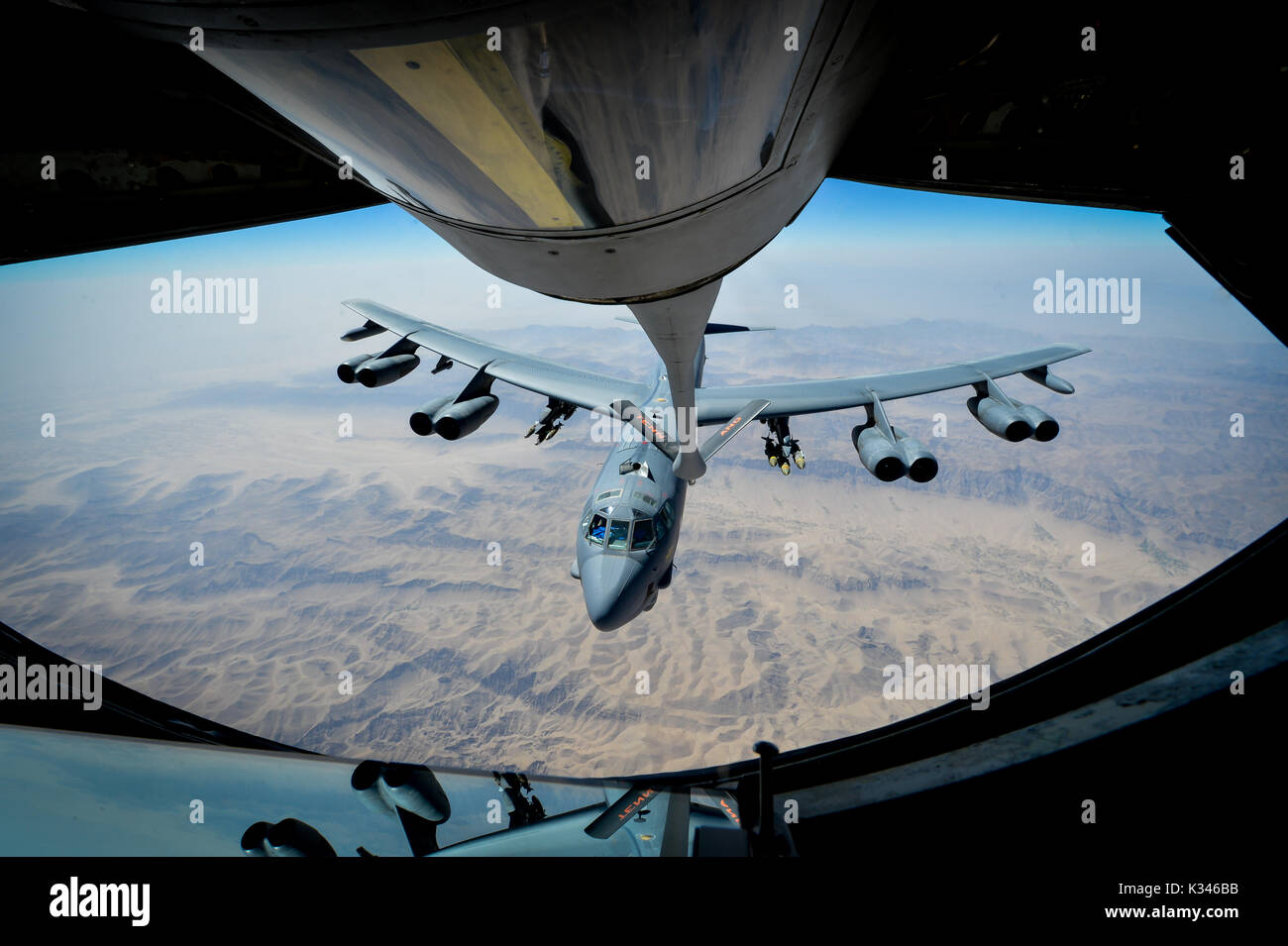 B-52 Stratofortress Refueling Stock Photo - Alamy
