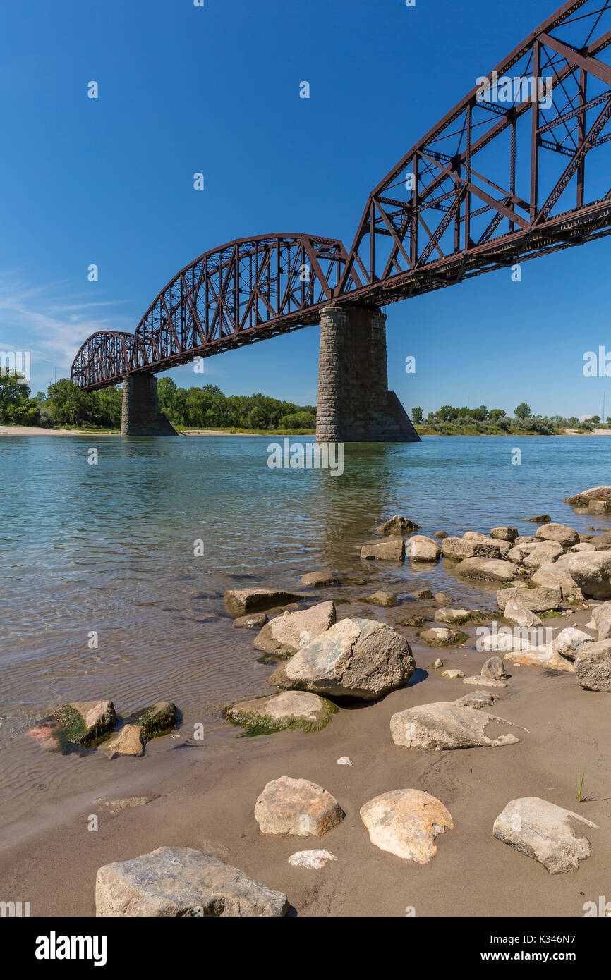 Missouri River Railroad Bridge Stock Photo - Alamy