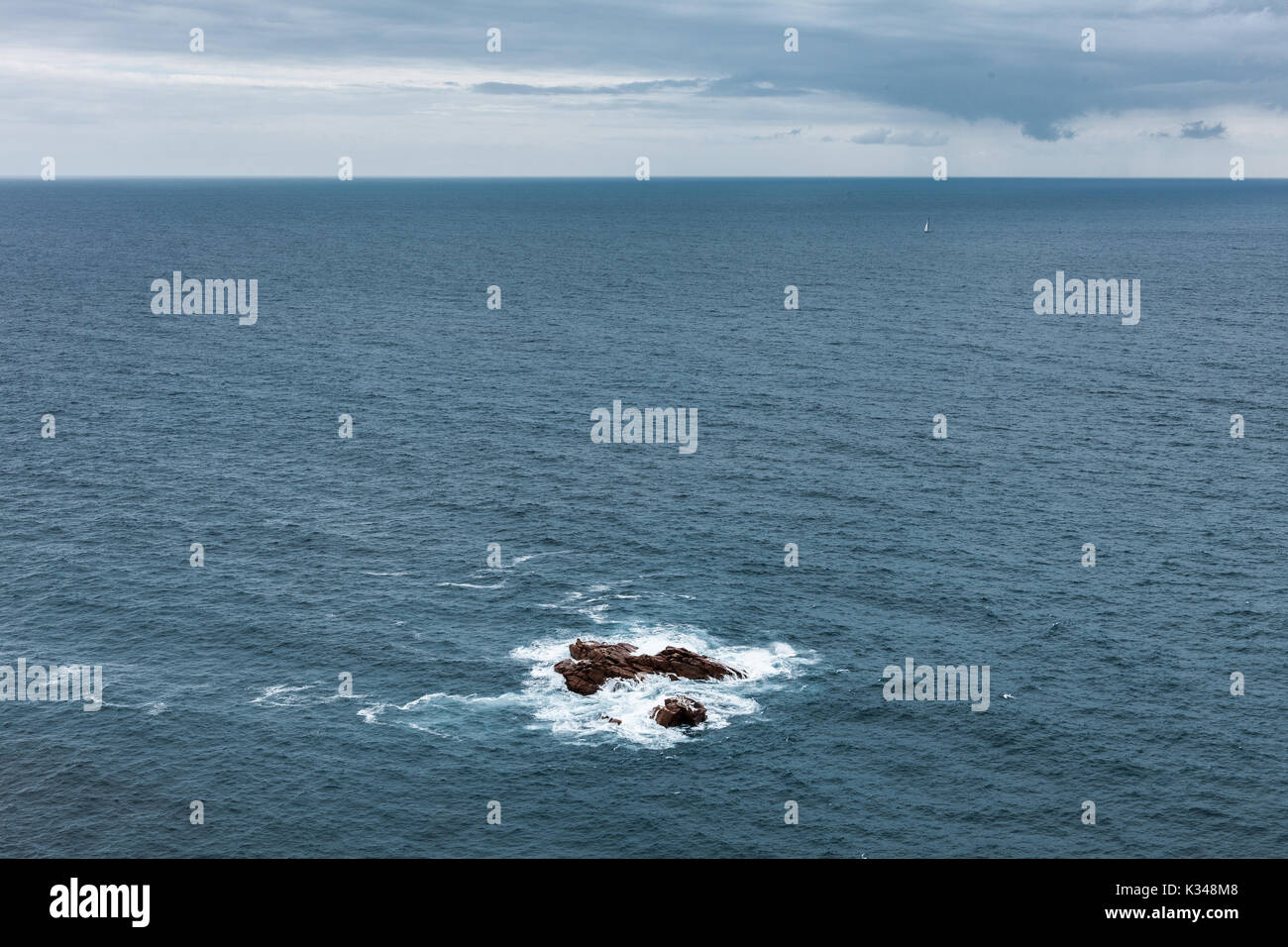 Rocks emerging from the ocean Stock Photo - Alamy