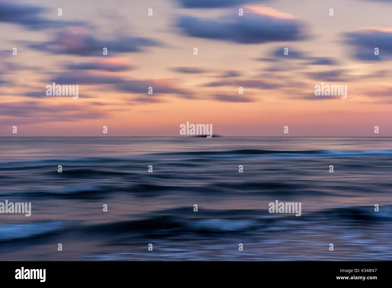 Panning waves hi-res stock photography and images - Alamy
