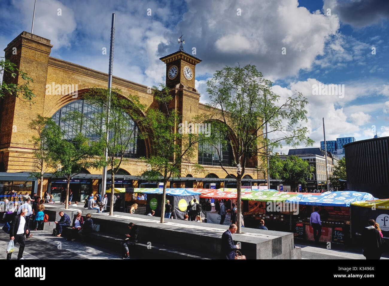 Kings cross station train hi-res stock photography and images - Alamy