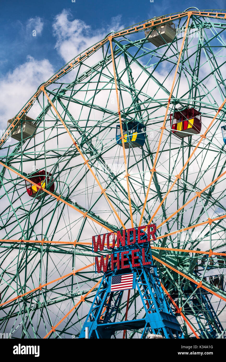 Wonder wheel and coney island hi-res stock photography and images - Alamy