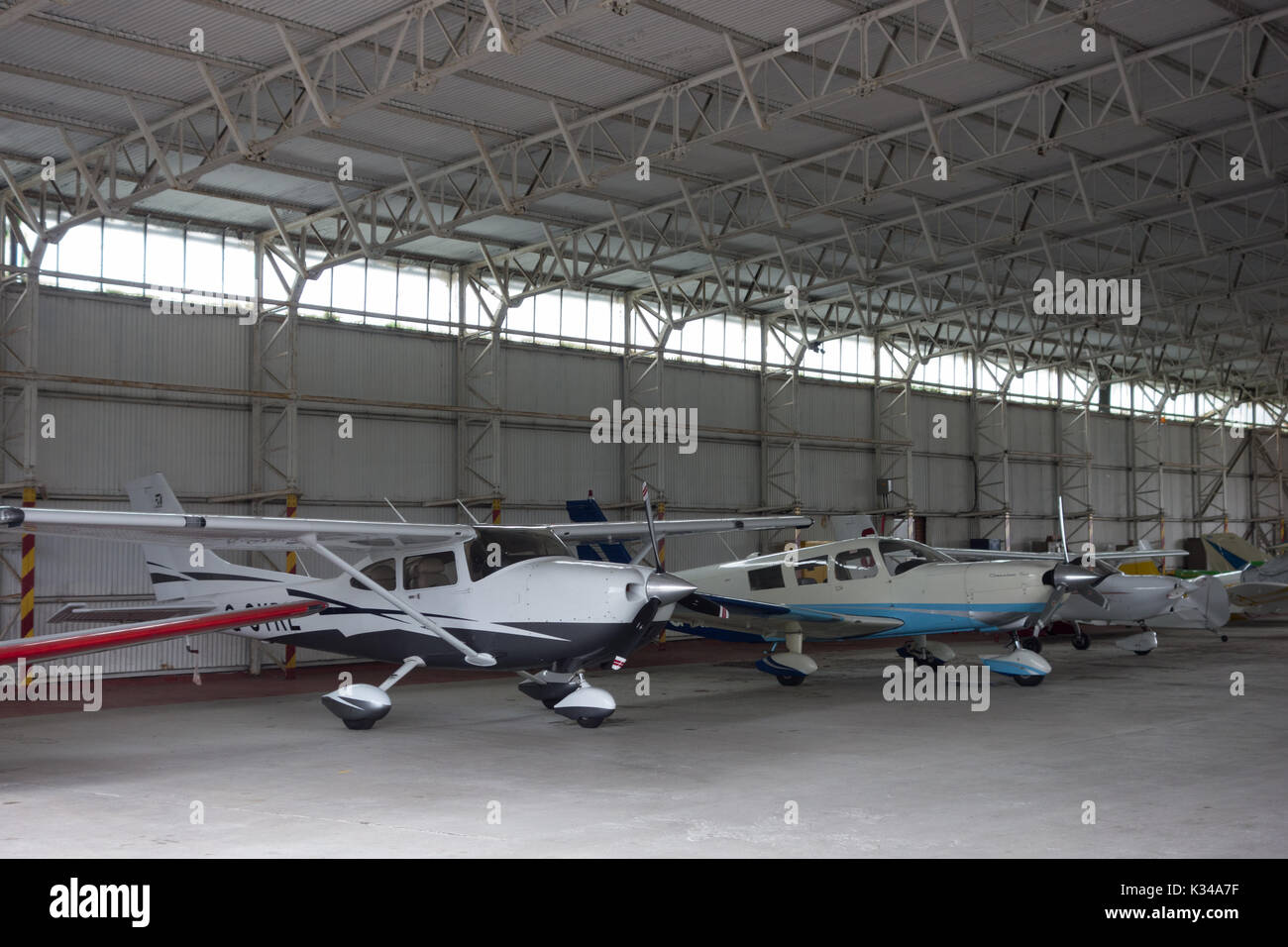 Aircraft hanger hi-res stock photography and images - Alamy