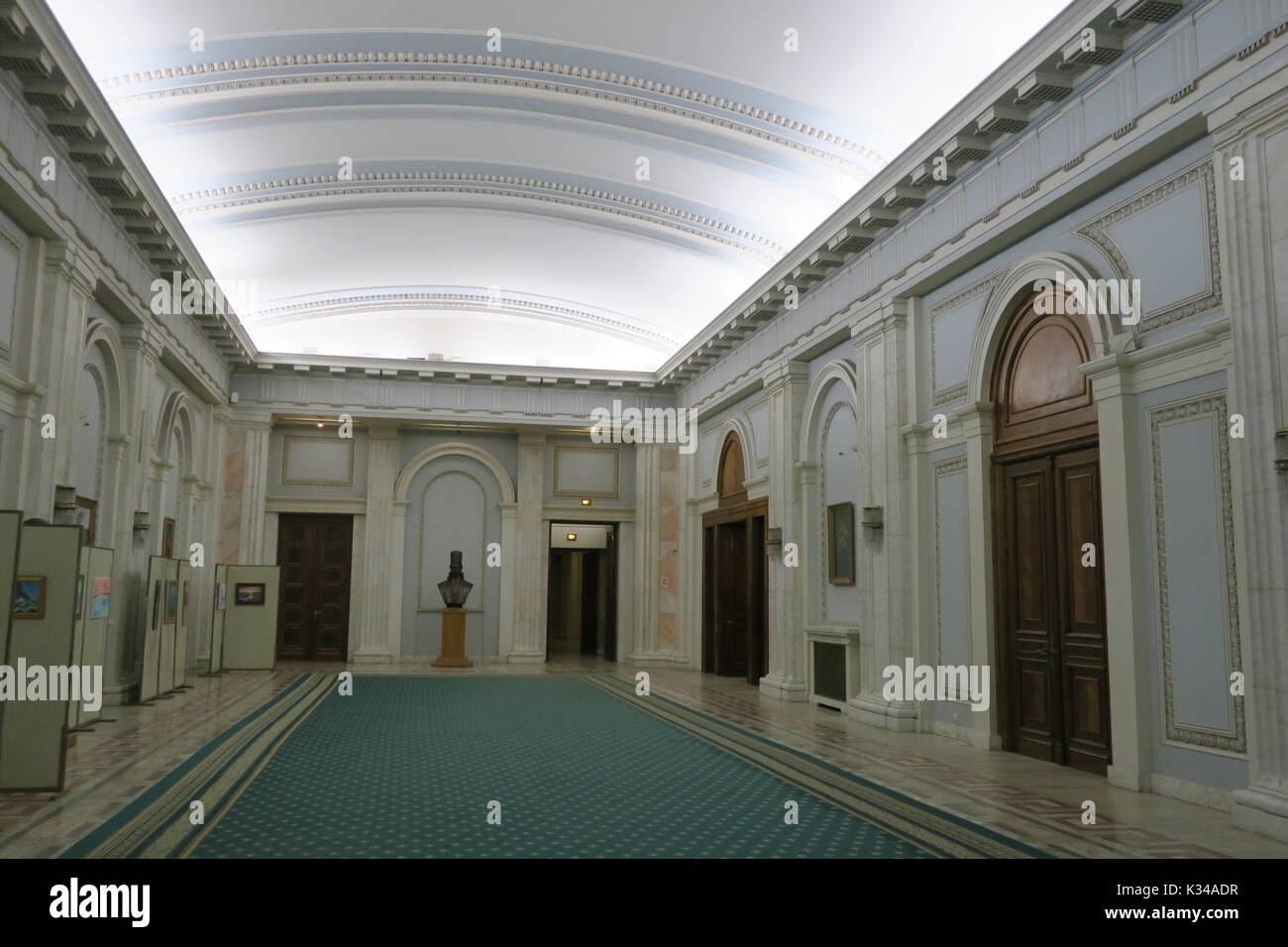 Luxurious interior of Romanian parliament Stock Photo - Alamy