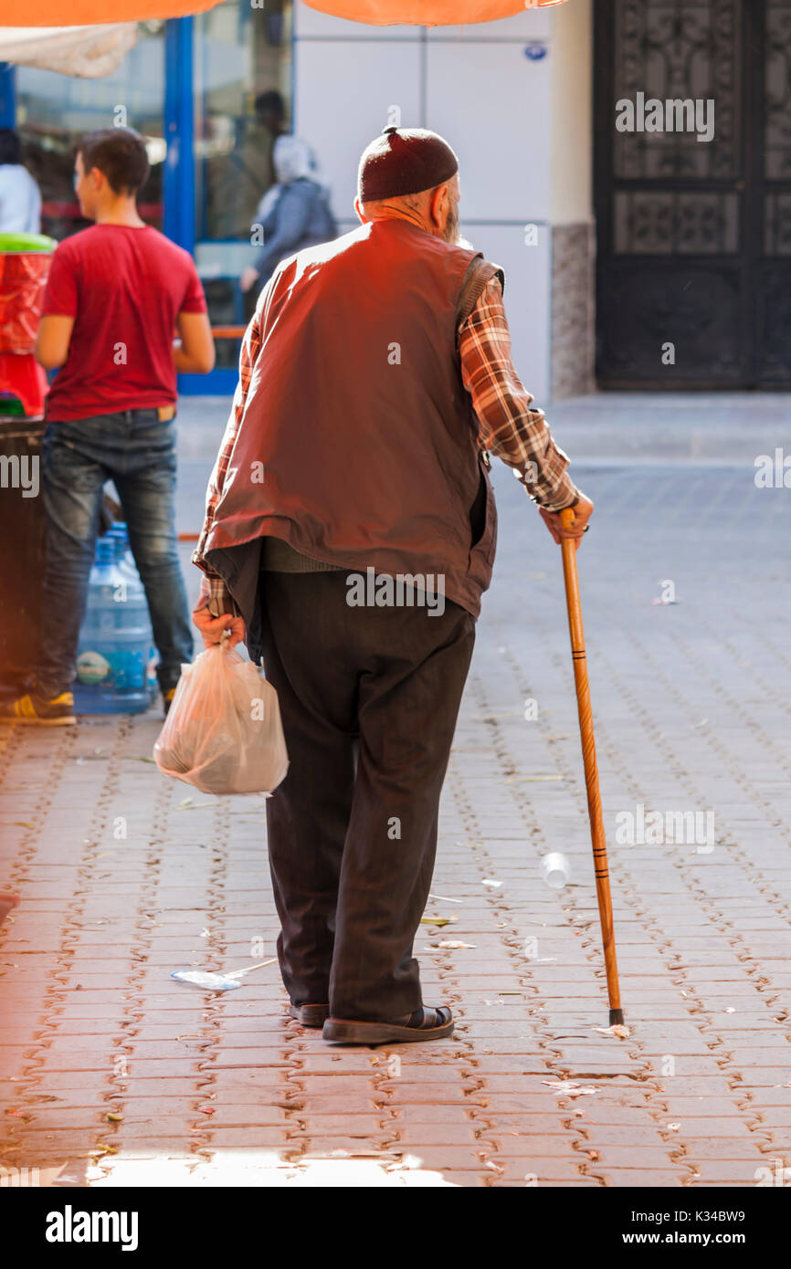 Old muslim man walking at turkish bazaar Stock Photo - Alamy