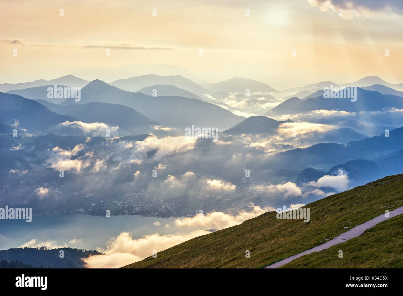 Beautiful sunset golden clouds hi-res stock photography and images - Alamy