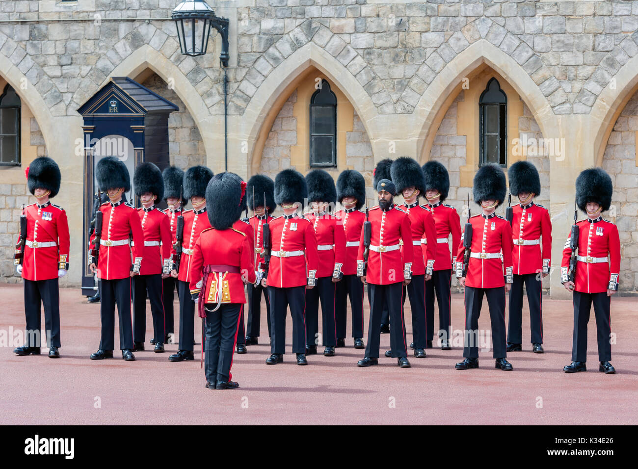 Changing the guard windsor hi-res stock photography and images - Alamy