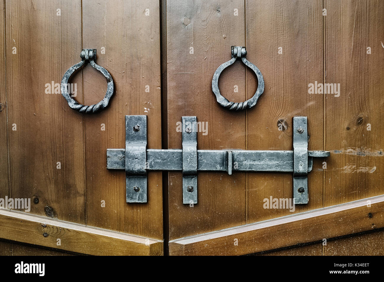 wooden gates closed on the bolt Stock Photo - Alamy