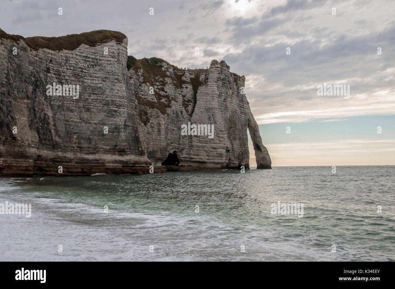 Etretat white cliffs hi-res stock photography and images - Alamy