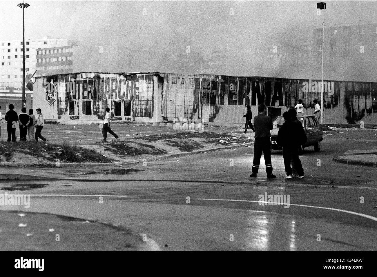 Urban riots occur after violent death of a young inhabitant of Vaulx-en ...