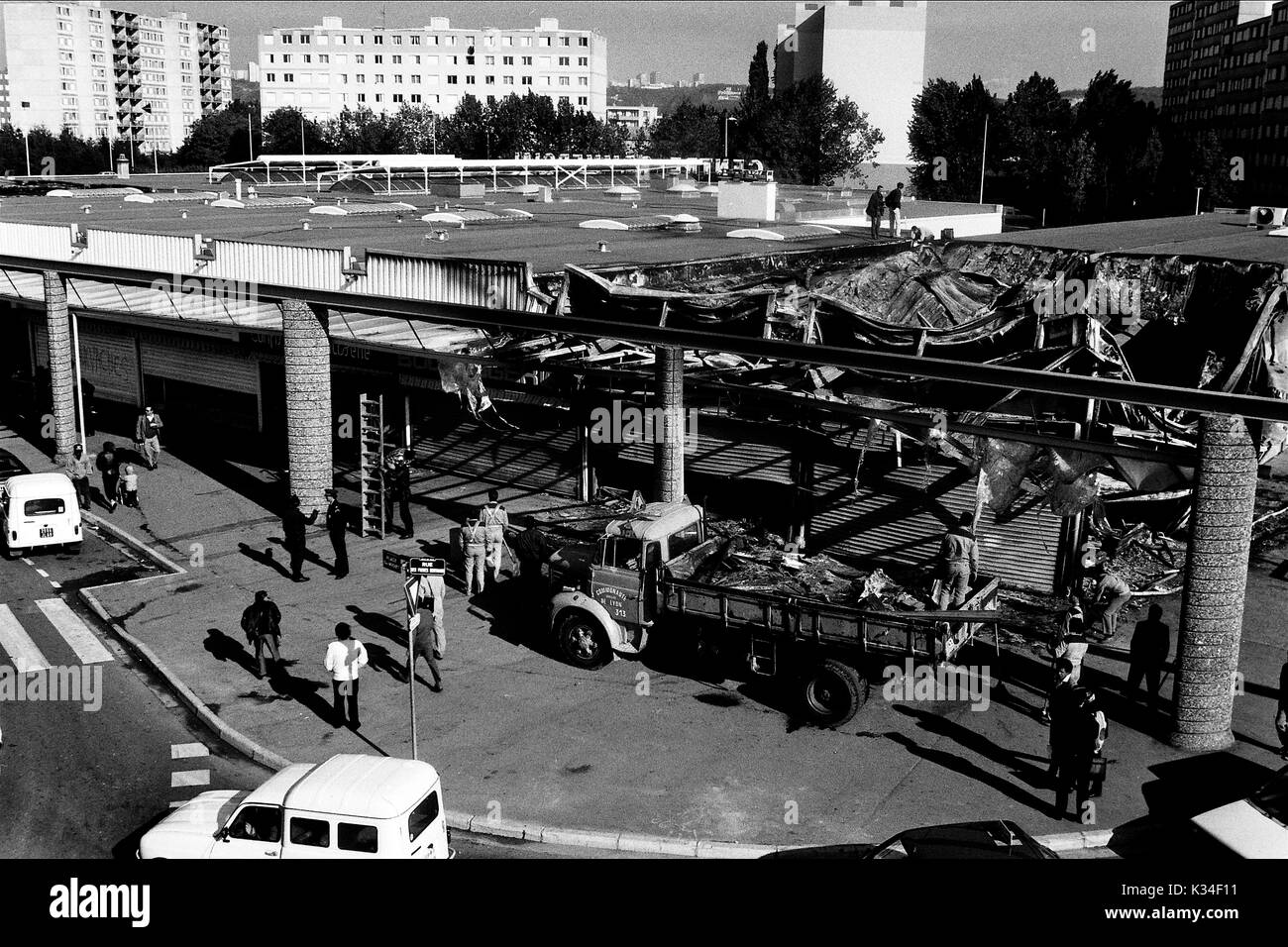 Urban riots occur after violent death of a young inhabitant of Vaulx-en ...
