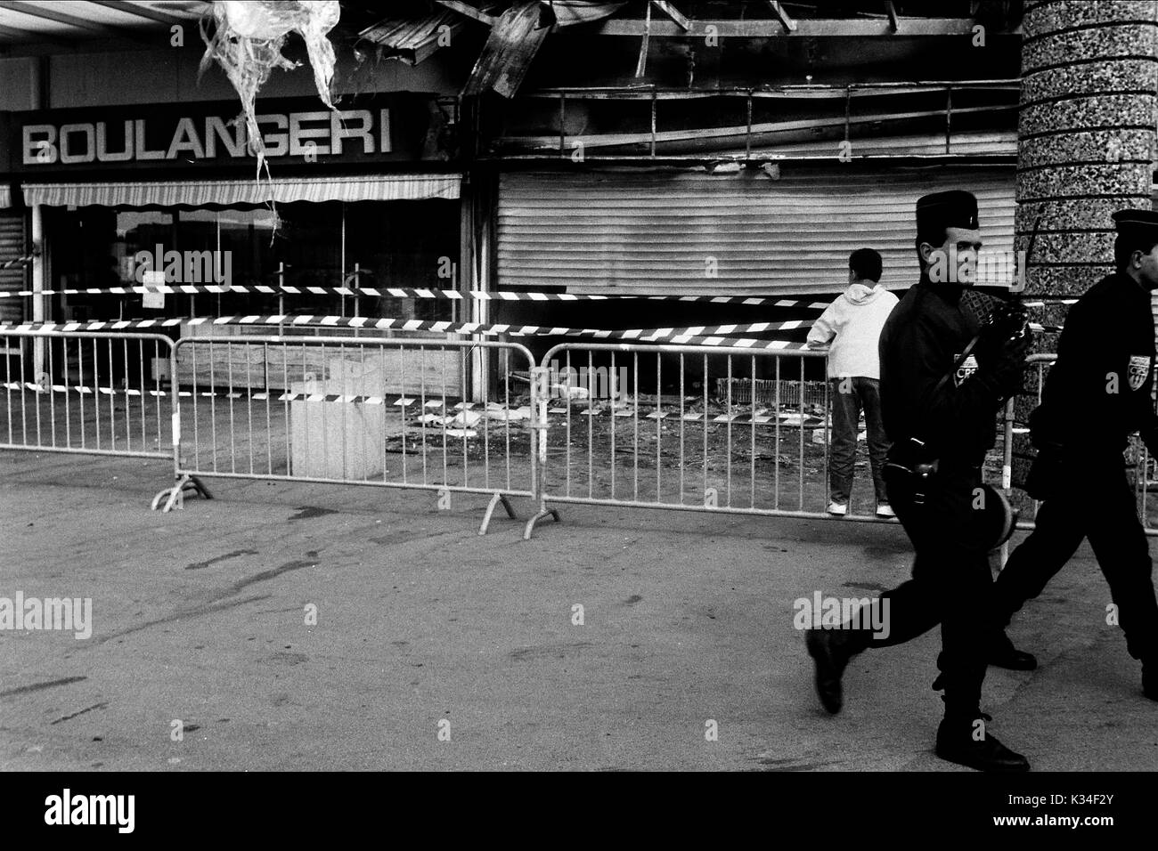 Urban riots occur after violent death of a young inhabitant of Vaulx-en ...