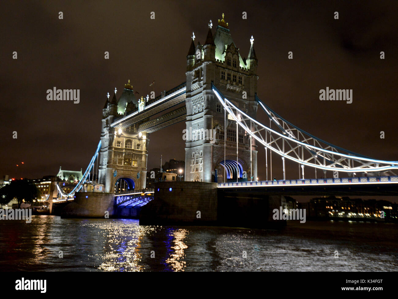 Tower bridge at night hi-res stock photography and images - Alamy