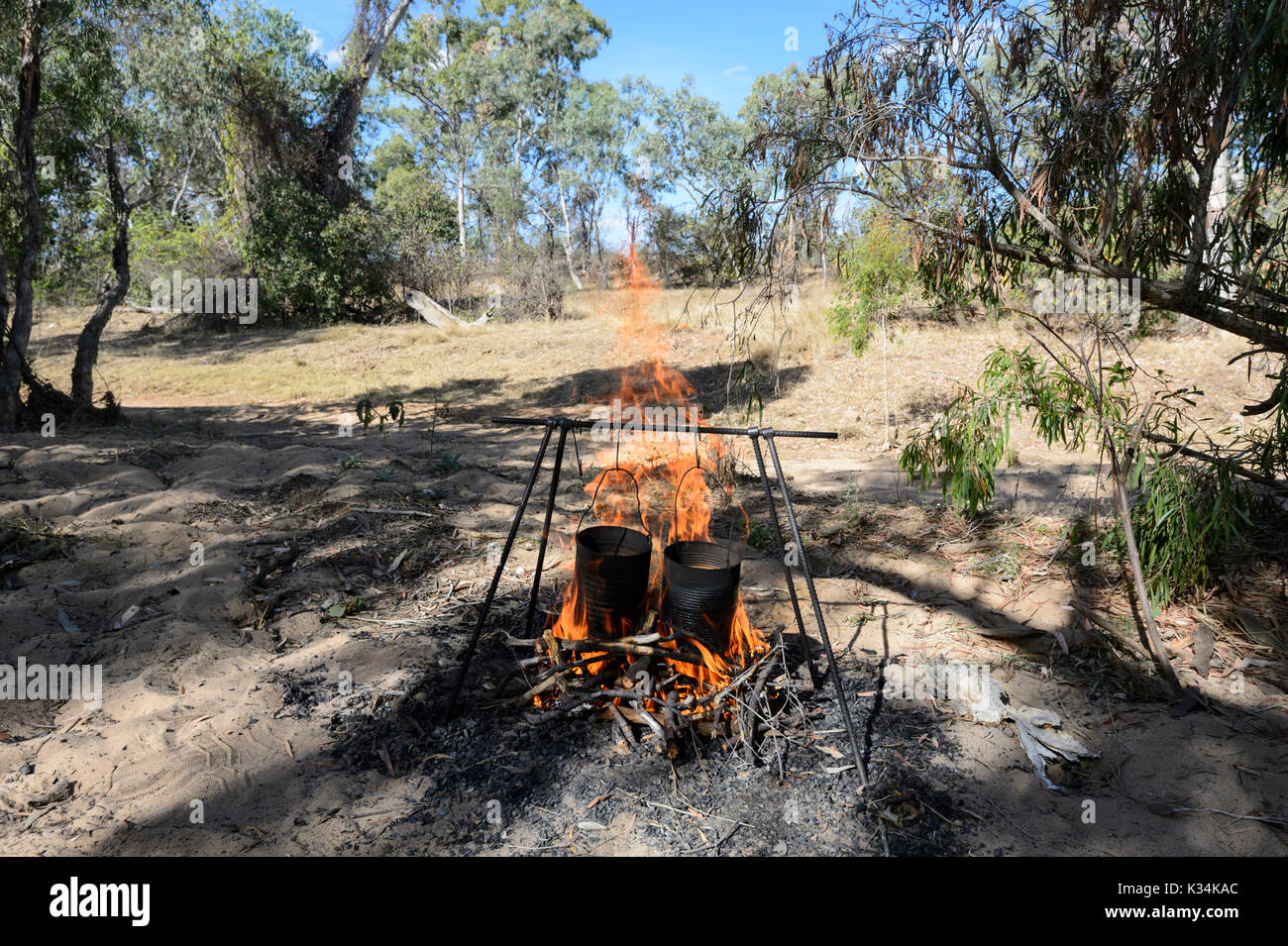 Australian campfire in the outback hi-res stock photography and images ...