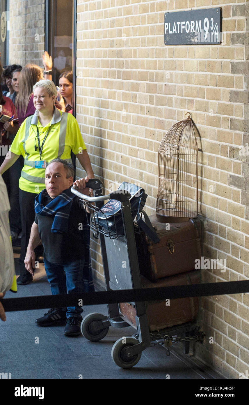 Warwick Davis, who played Professor Flitwick in the Harry Potter films ...