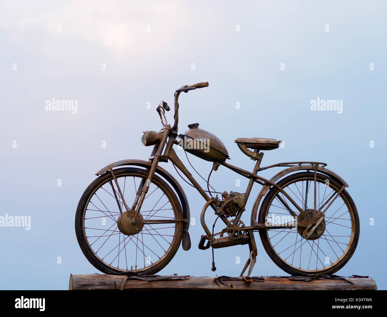Rusty old moped hi-res stock photography and images - Alamy