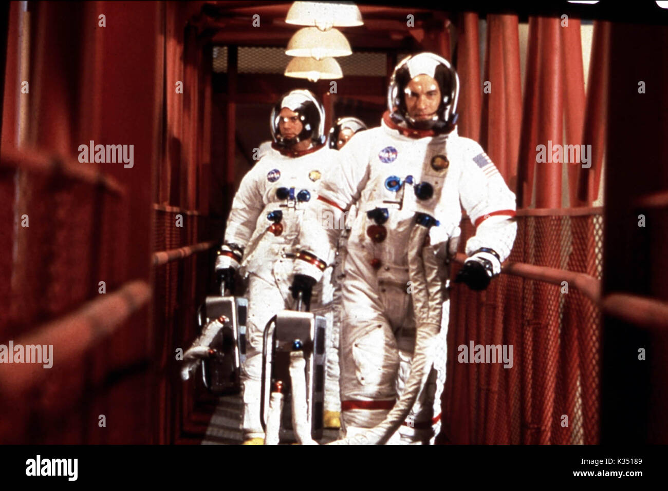 APOLLO 13 BILL PAXTON, TOM HANKS Date: 1995 Stock Photo - Alamy