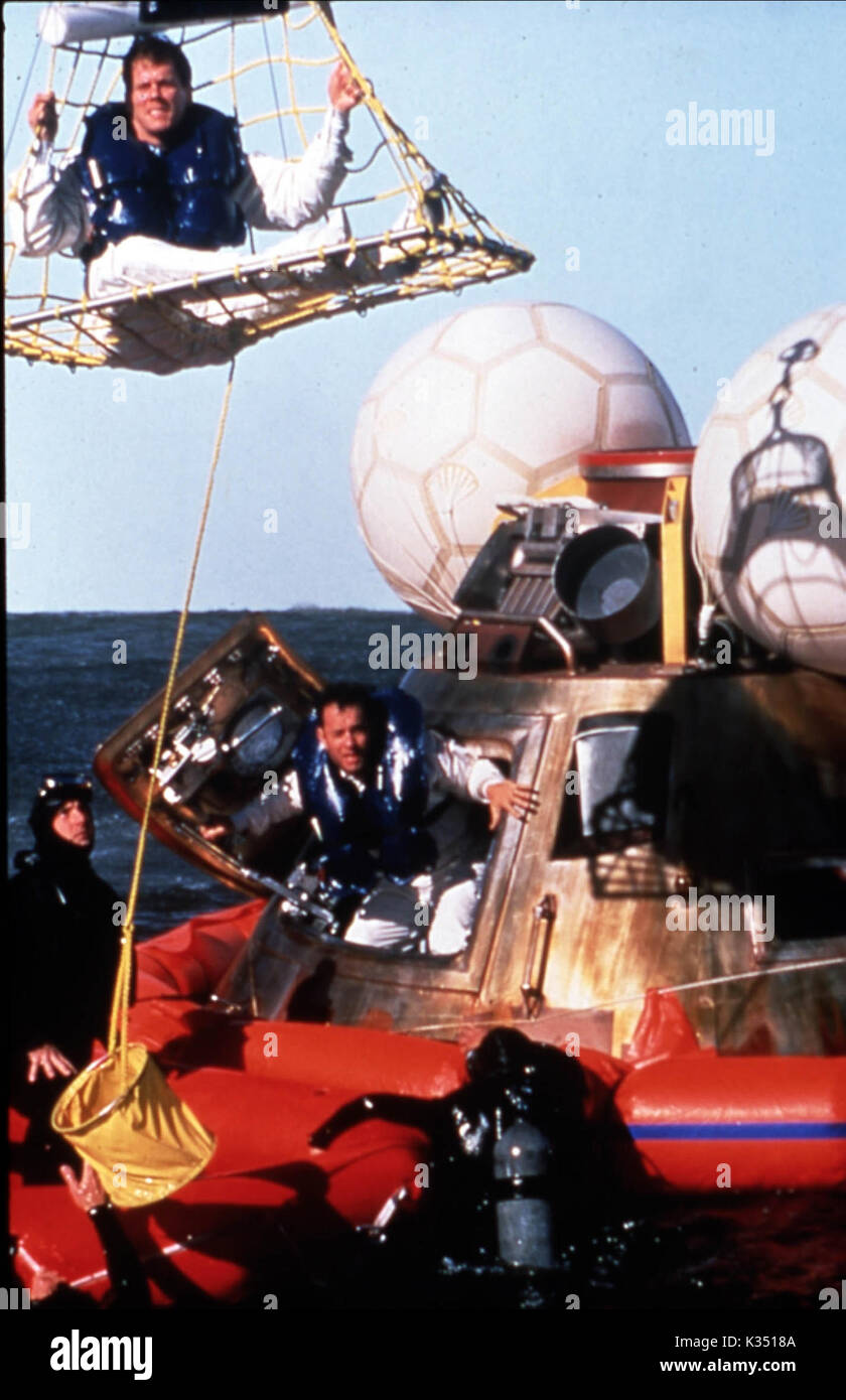 APOLLO 13 BILL PAXTON, TOM HANKS Date: 1995 Stock Photo - Alamy