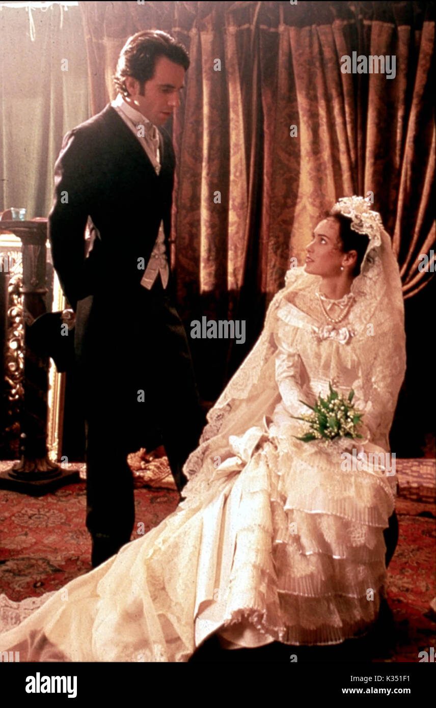 THE AGE OF INNOCENCE DANIEL DAY LEWIS, WINONA RYDER Date: 1993 Stock ... THE AGE OF INNOCENCE DANIEL DAY LEWIS, WINONA RYDER Date: 1993 Stock ...