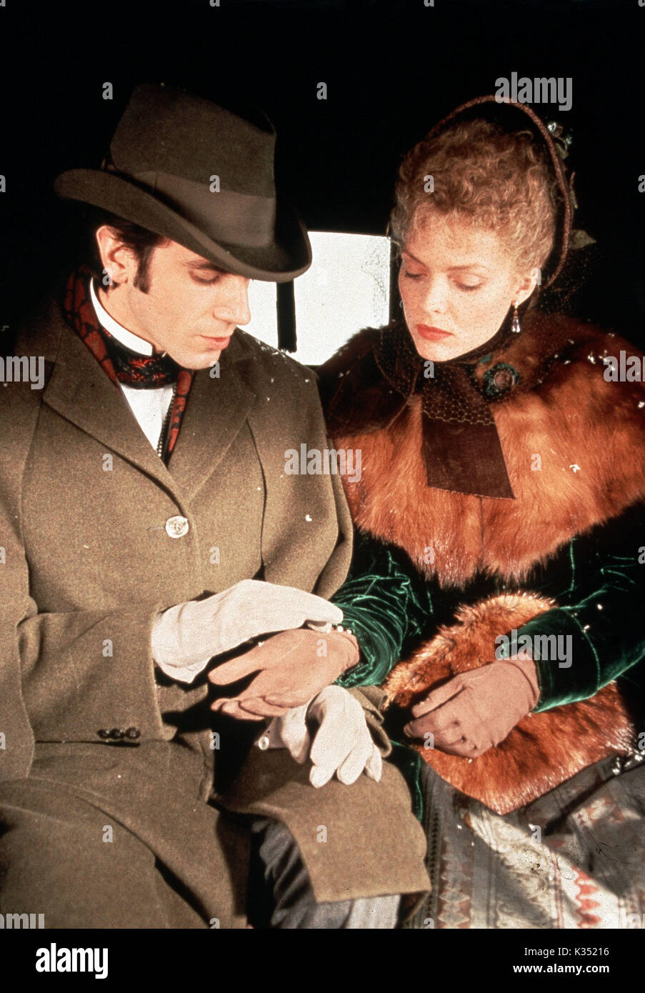 THE AGE OF INNOCENCE DANIEL DAY-LEWIS, MICHELLE PFEIFFER Stock Photo ... THE AGE OF INNOCENCE DANIEL DAY-LEWIS, MICHELLE PFEIFFER Stock Photo ...