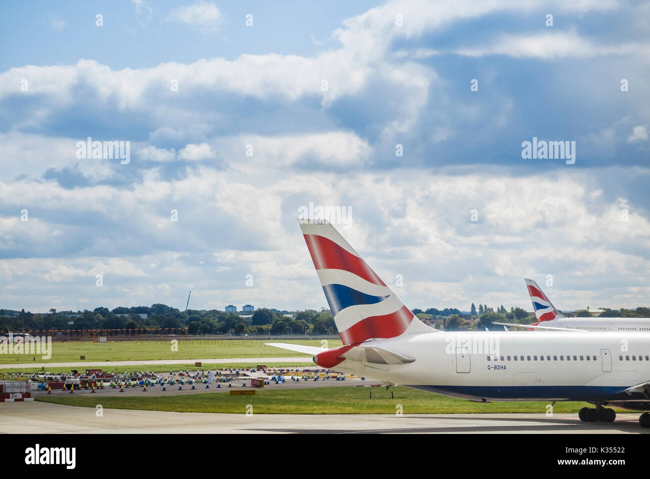Tails british airways planes london hi-res stock photography and images ...