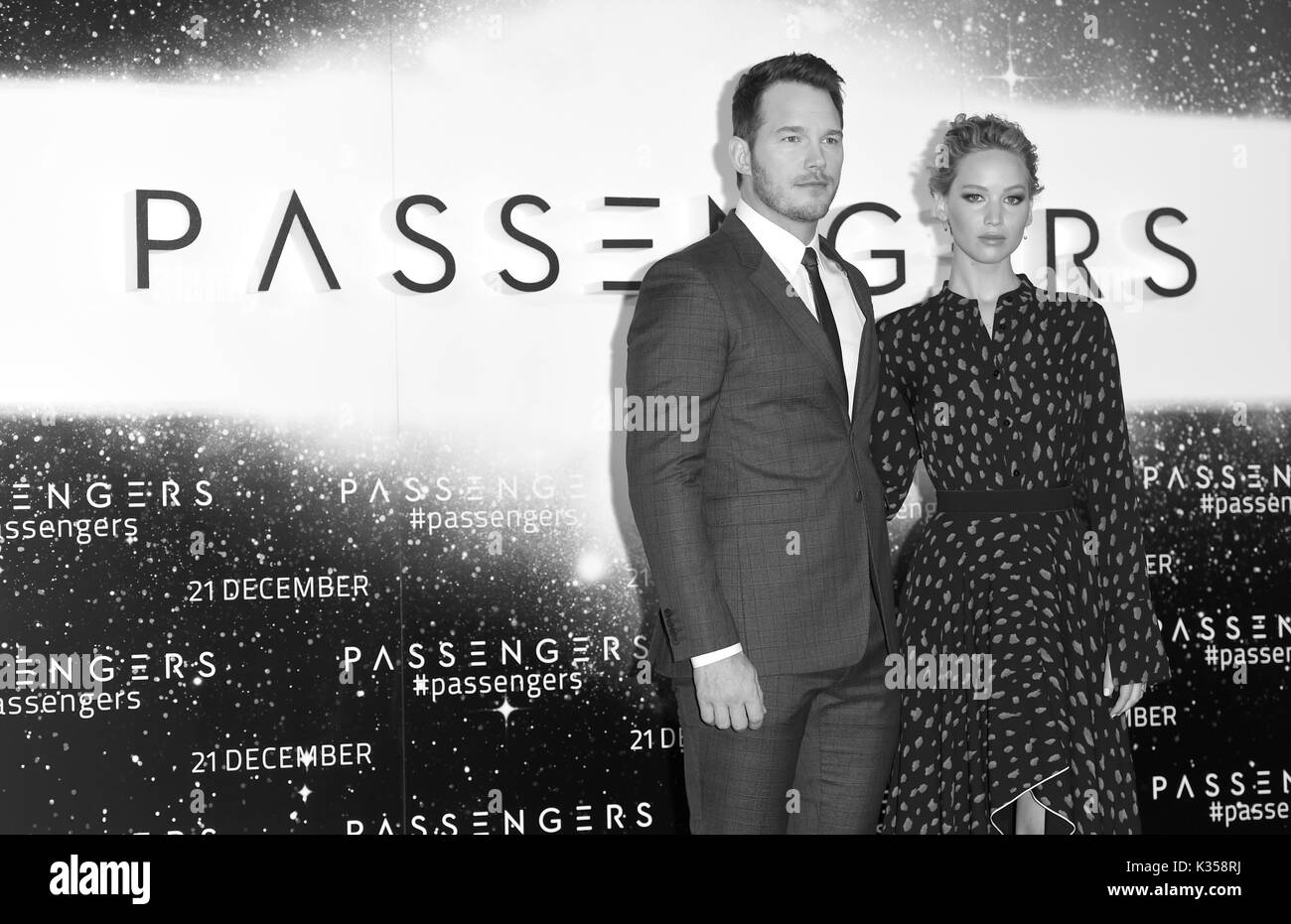Jennifer lawrence red dress Black and White Stock Photos & Images - Alamy