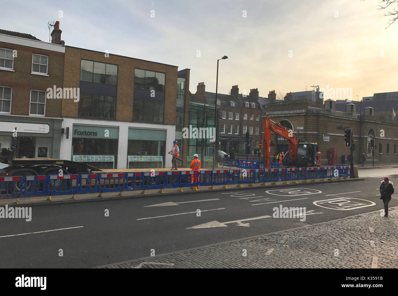 Angel tube station hi-res stock photography and images - Alamy